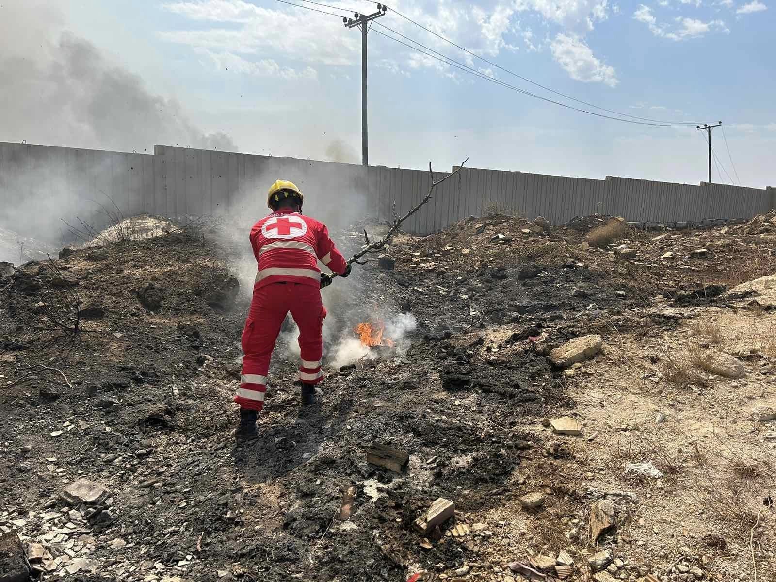 Ε.Ε.Σ : Τεράστια η προσφορά των εθελοντών στα πύρινα μέτωπα της Αγίας ...